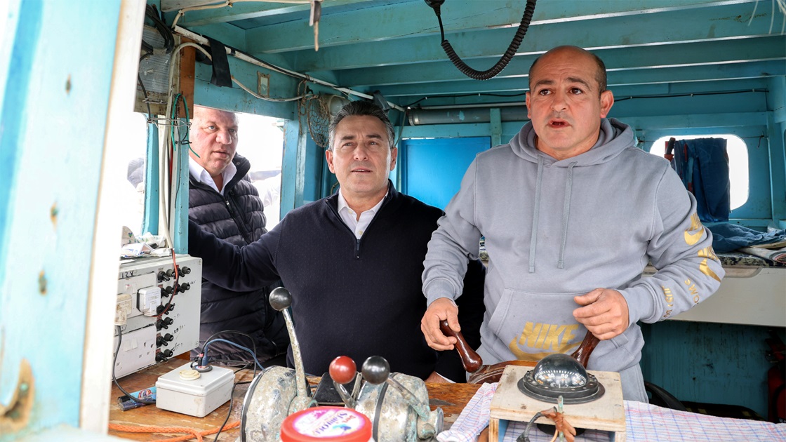 Il-Kap tal-PN jiltaqa' mas-sajjieda f'Marsaxlokk - TVMnews.mt