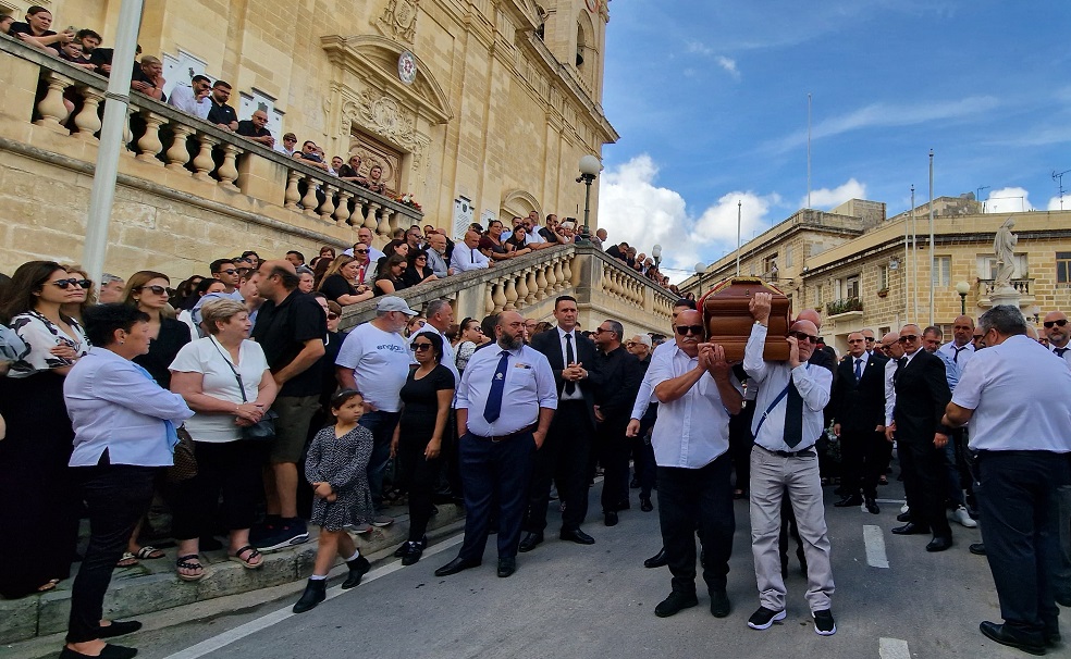 ARA: Kollegi ta' Joseph Grech jinġabru f'Mater Dei u jagħtuh ċapċipa b ...