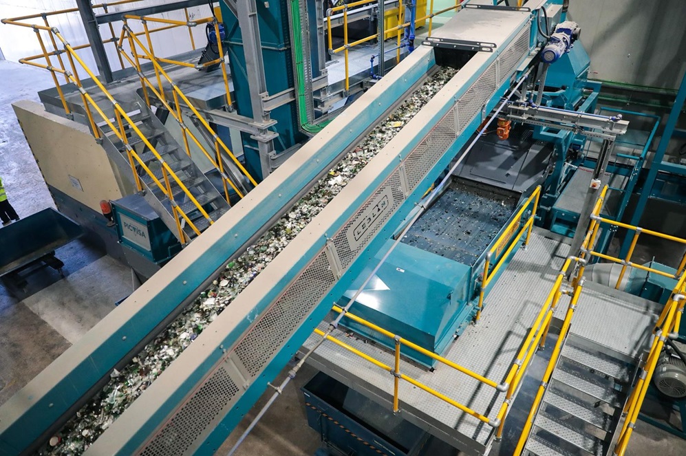WasteServ's new production line processes 52,000 glass bottles per hour ...