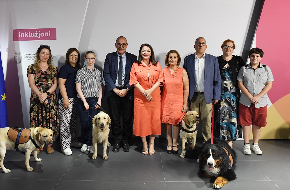 Signing of agreement that will lead to training of service dog - TVMnews.mt