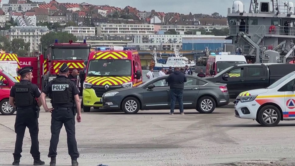 At least 12 persons die as migrant boat capsizes in English Channel ...