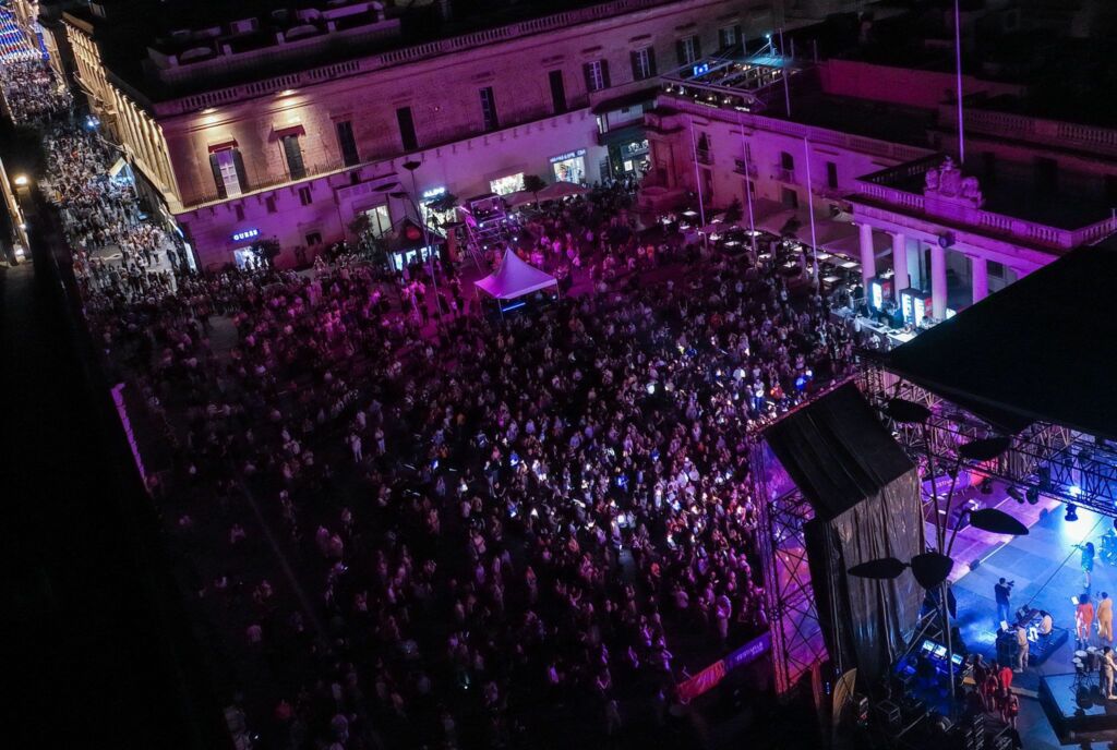250 artists, Valletta glamour enchant thousands during Notte Bianca ...