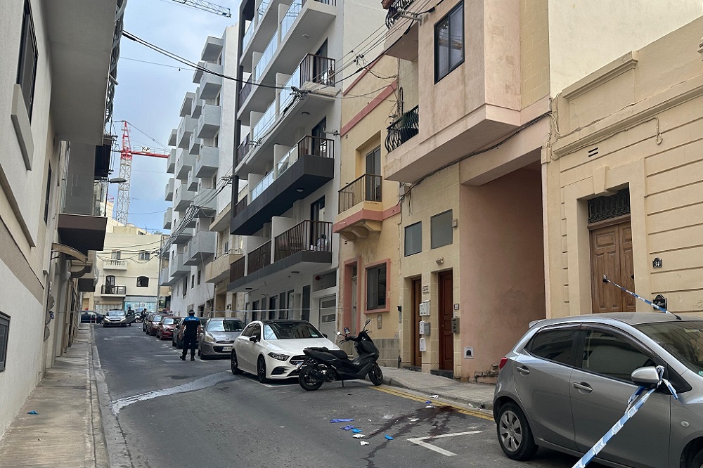Imut ir-raġel li waqa' 4 sulari minn gallarija f'San Ġwann - TVMnews.mt Imut ir-raġel li waqa' 4 sulari minn gallarija f'San Ġwann - TVMnews.mt