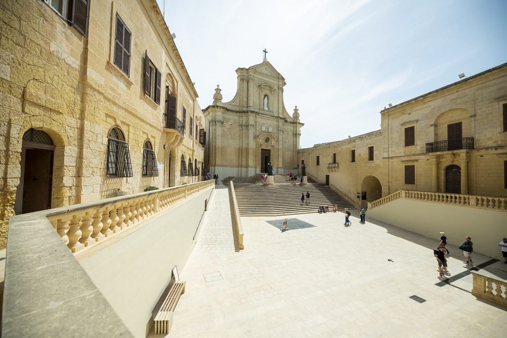 Raġel arrestat b'rabta mal-attentat tas-serqa mill-Katidral t'Għawdex ...