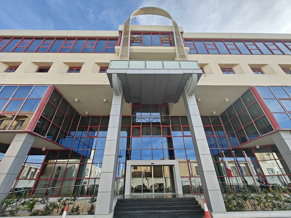 Il-PL jistaqsi għadhiex tenibbli l-pożizzjoni ta' John Rizzo fuq il ...