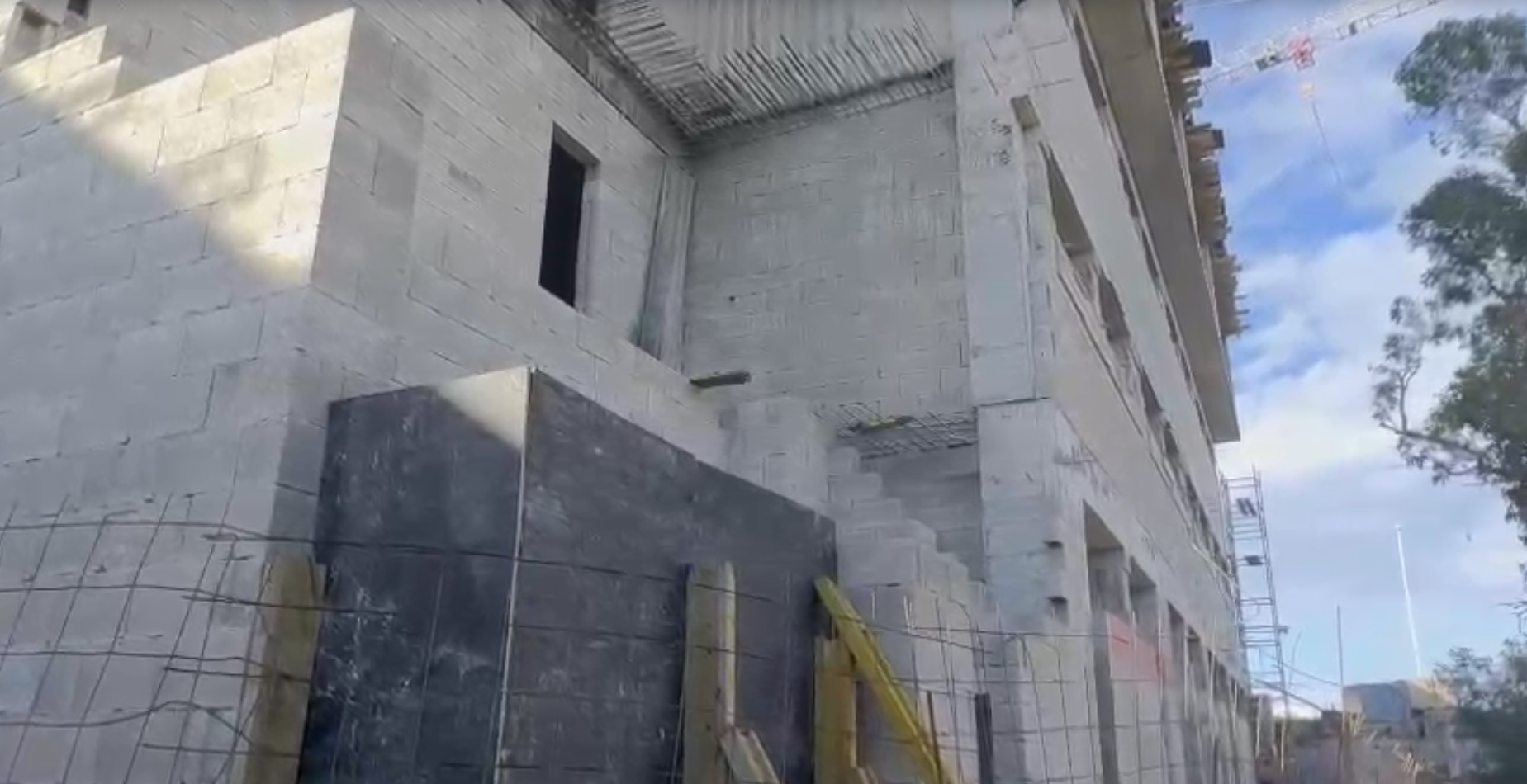 Wall in Żejtun collapses, injuring two - TVMnews.mt