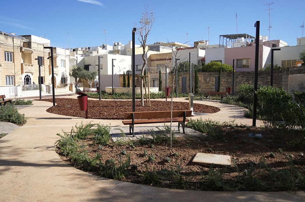 Imħawla 14-il siġra, 242 arbuxell u 2,100 pjanta ġdida fuq tomna art ...