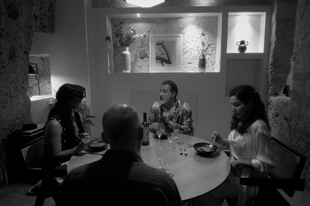 Ciao Ciao - film satiriku Malti dwar dak li jgħaddu minnu 4 koppji wara pranzu - TVMnews.mt