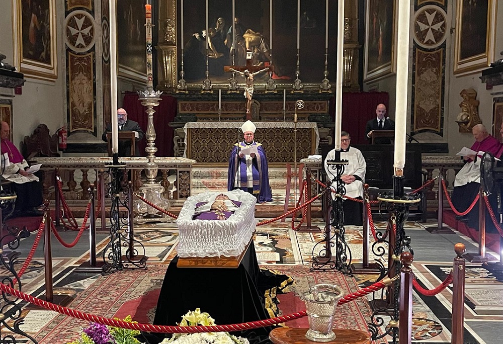 Archbishop Emeritus Paul Cremona exposed for public veneration - TVMnews.mt