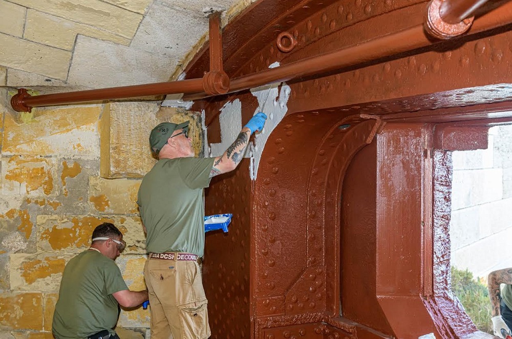 UK veterans carry out voluntary work to preserve Fort Delimara - TVMnews.mt