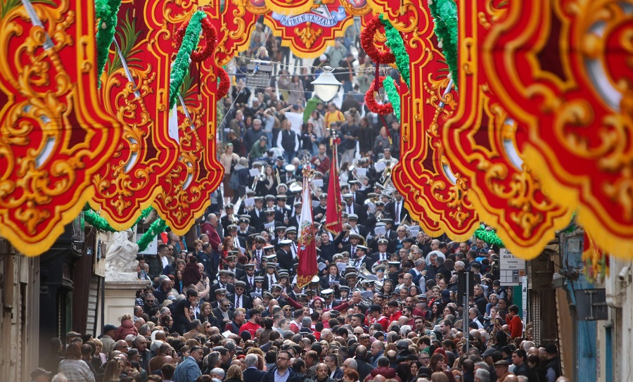 Il-Gvern iqassam €1M lill-għaqdiet tal-festi - TVMnews.mt