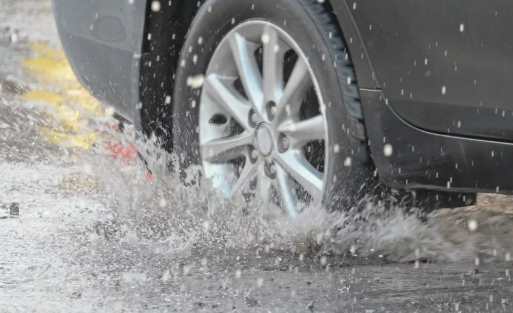 €1,200 multa wara li daħlet fil-karozza ta' quddiemha minħabba ilma mal ...