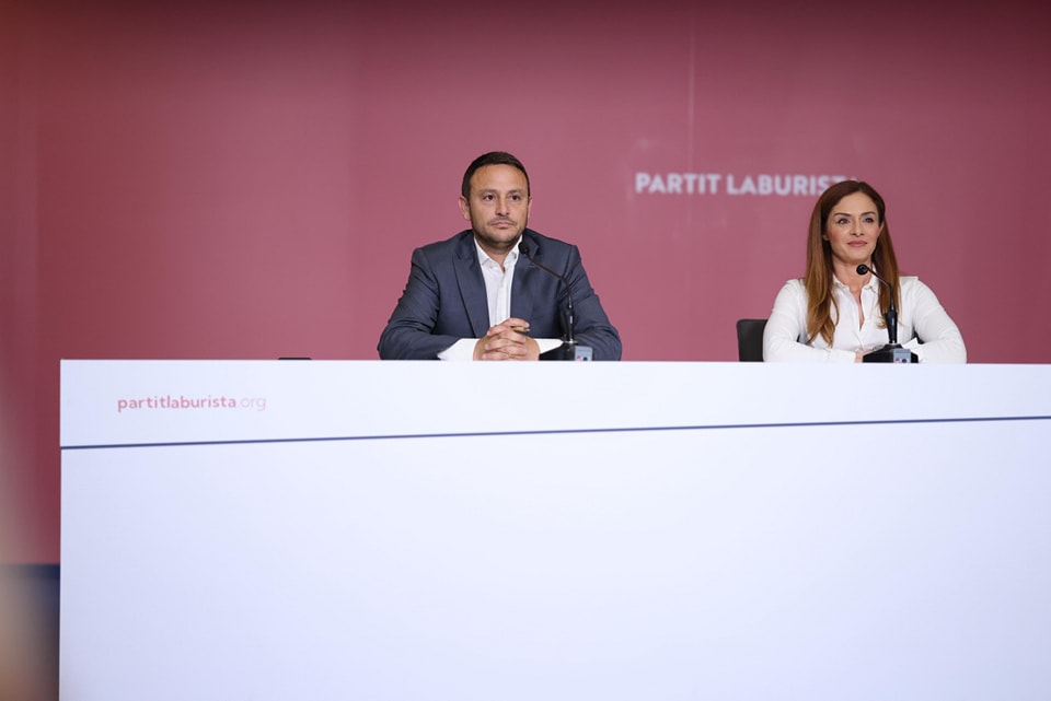 Il-PL b’sistema ta’ filtrazzjoni tal-ilma biex jelimina l-plastik miċ ...