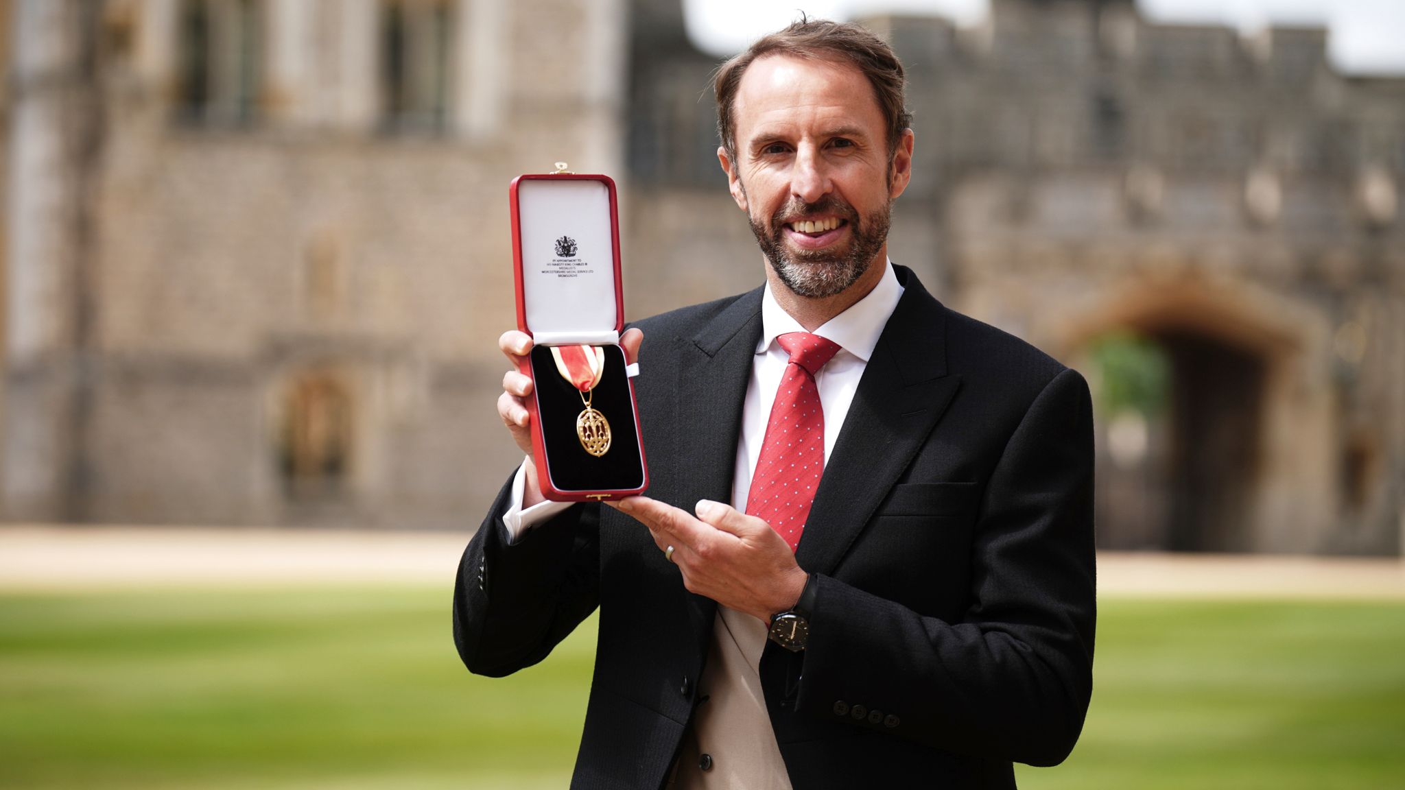 Gareth Southgate onorat bit-titlu ta' 'Sir' mill-Prinċep ta' Wales ...