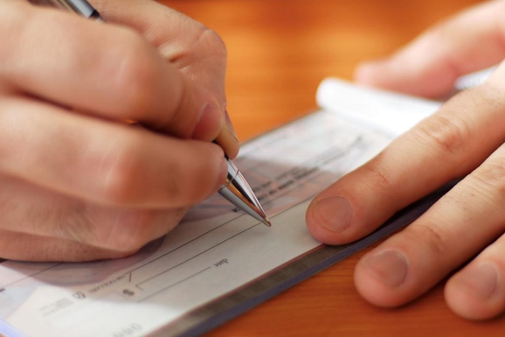 Ħati li ħareġ ċekk ta' €30,000 għal kuntratt fuq propjetà li ma ...