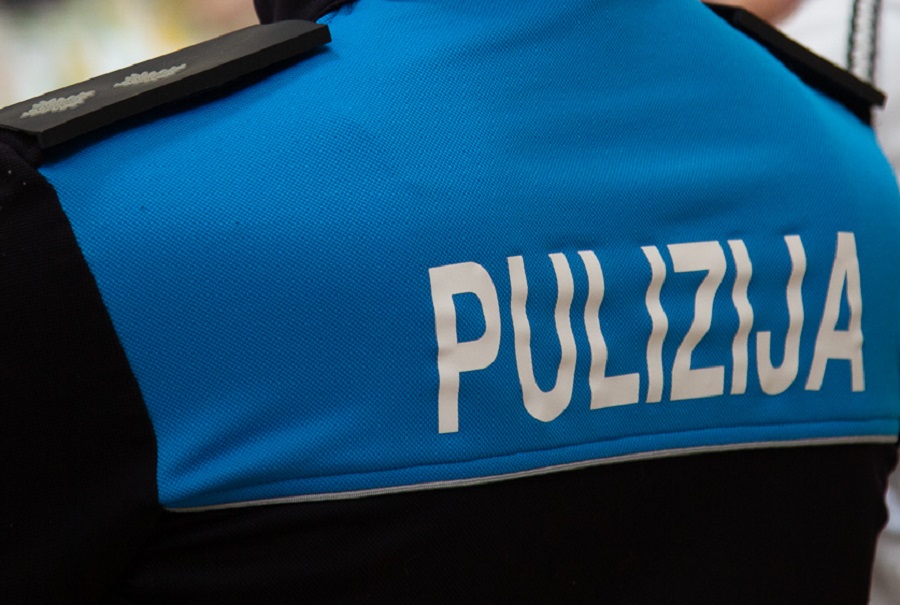 Pulizija jeħel xahrejn ħabs talli ta daqqiet ta' ħarta lil minorenni ...