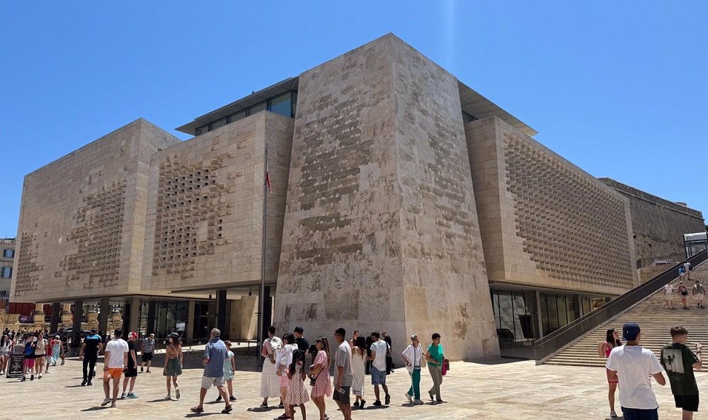 Studju dwar tiswijiet meħtieġa fuq il-binja tal-Parlament u t-Teatru ...