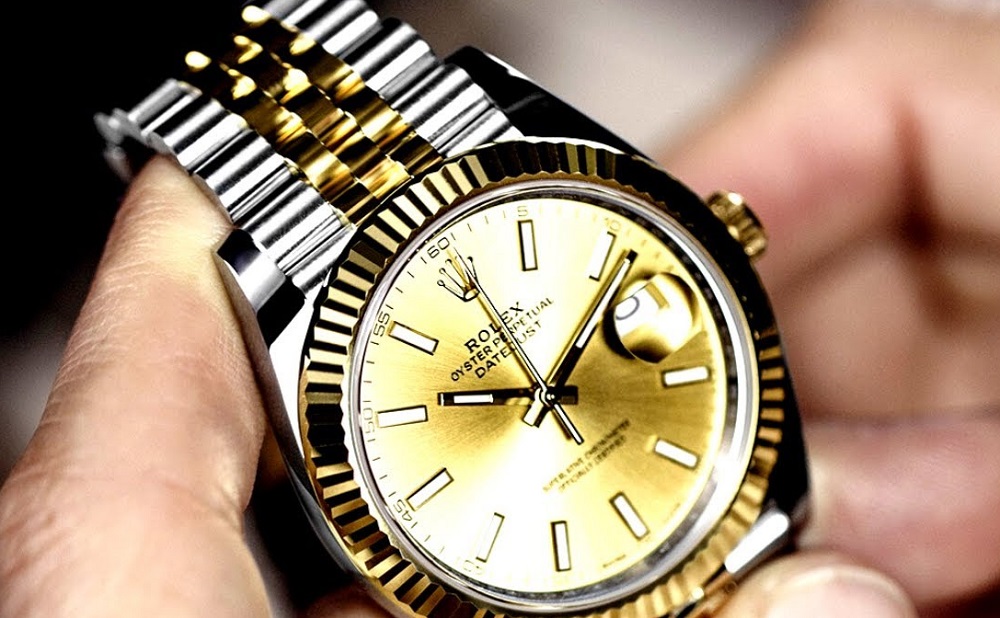 Three tourists accused of stealing watch and mobile phones, valued at € ...