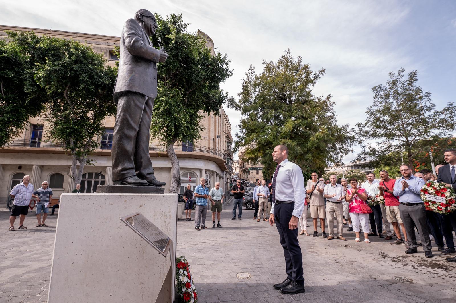 The Prime Minister and PL Leader salutes the memory of former Prime ...