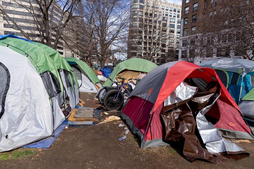 President Trump orders homeless persons out of Washington DC - TVMnews.mt