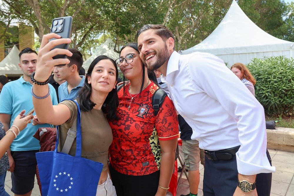 PN leader visits University of Malta during Freshers' Week - TVMnews.mt