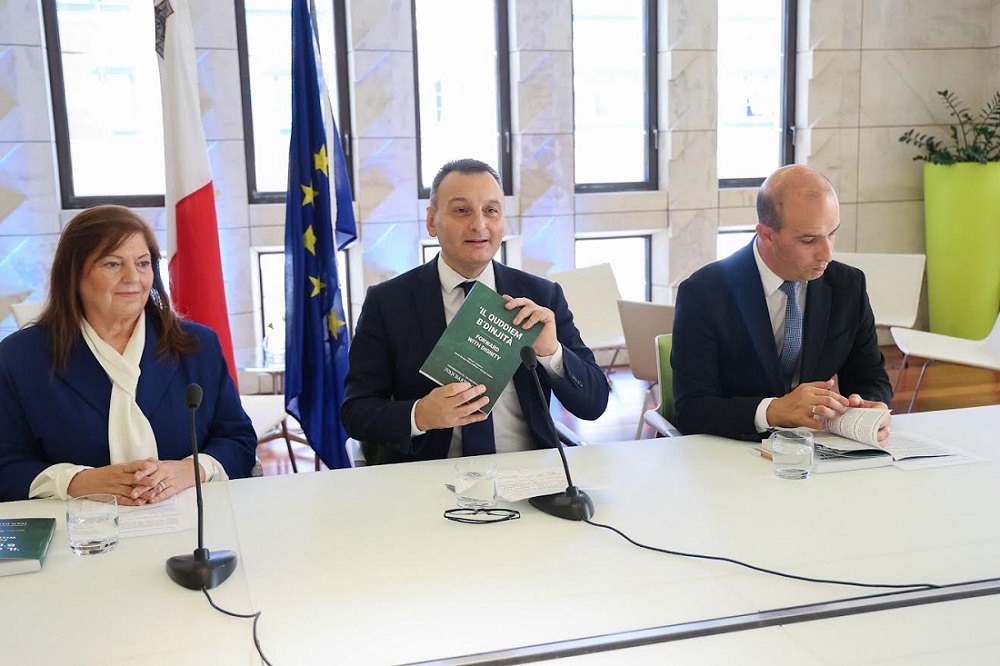 Ktieb ġdid jiġbor 36 storja ta' nies li jaffaċċjaw diffikultajiet ...