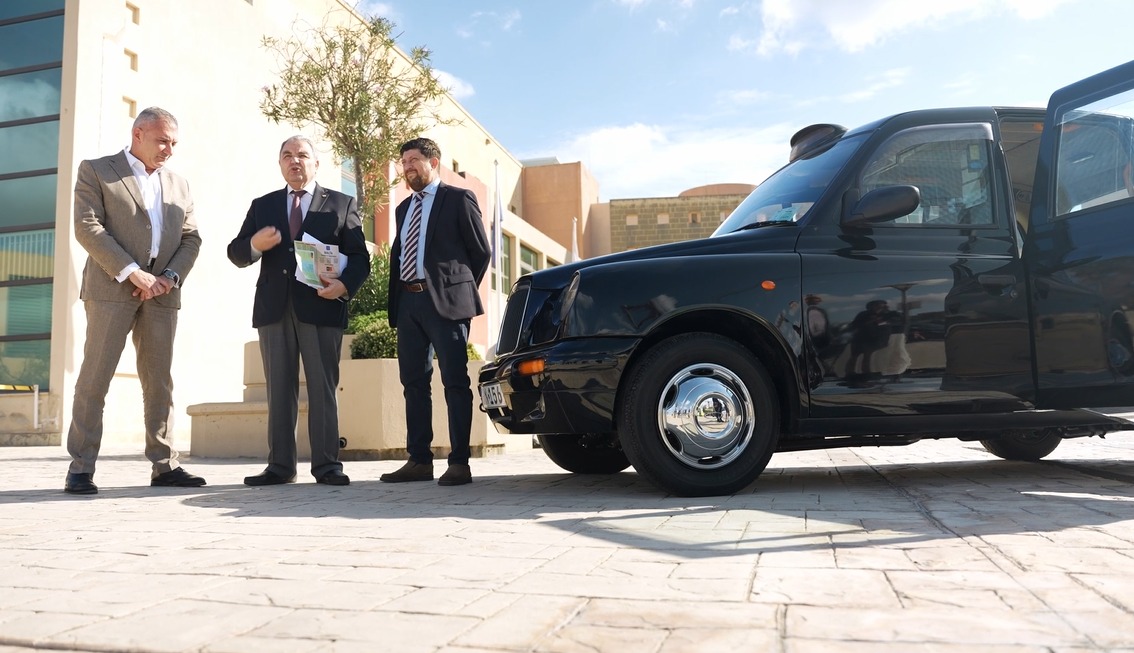An English taxi converted to vehicle for Mater Dei dialysis patients ...