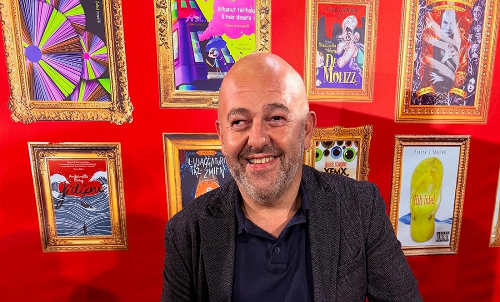 Author's book inspired by the mental problems of his father who ended ...