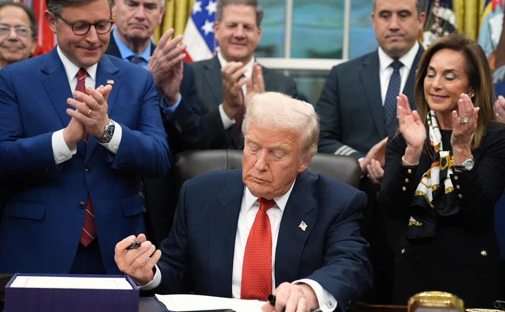 Trump jiffirma l-liġi li se ttemm l-itwal shutdown fl-istorja tal-Gvern Amerikan - TVMnews.mt