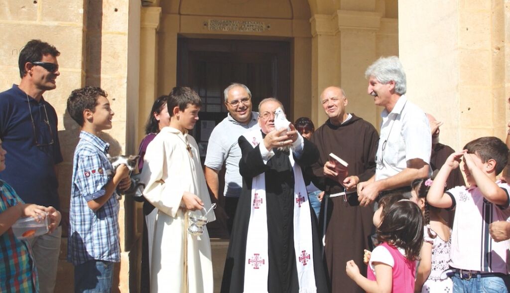 "L-Isqof Cauchi mar Kemmuna jikkunsidra għandux jirriżenja iżda ...