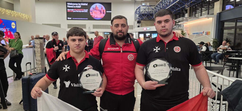 Folla sabiħa tilqa' lill-plejers nazzjonali tal-Blackball fir-ritorn ...