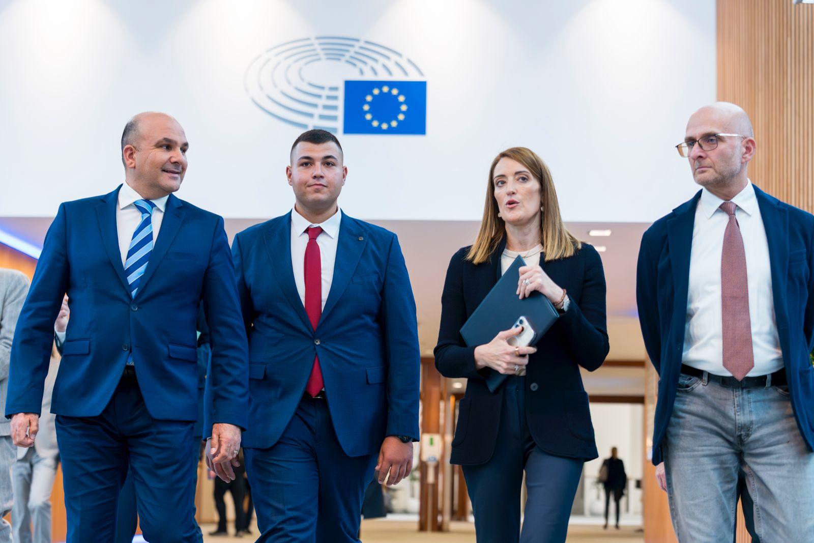 Bidwi żagħżugħ Malti jirbaħ l-EPP Young Farmers Award fi Brussel ...
