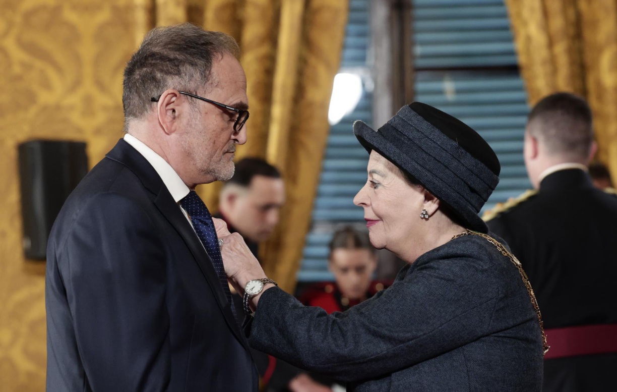 L-istoriku Stephen C. Spiteri jirċievi l-Ordni Nazzjonali tal-Mertu ...
