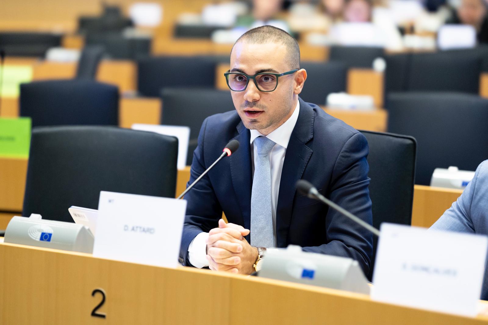 Il-MPE Daniel Attard jippreżenta emendi għall-proposta tal-KE dwar ir ...