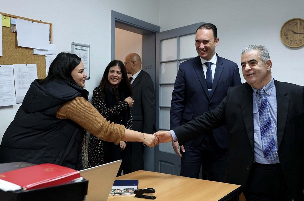 L-istipendju għal studenti li qed isegwu l-kors ta' social workers se ...