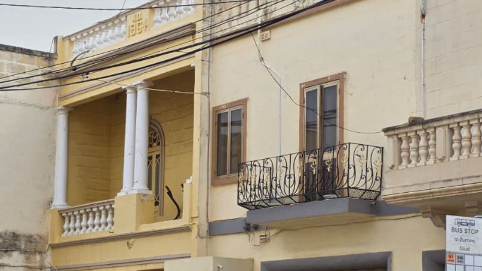 Man hospitalised after ceiling collapses in Żurrieq - TVMnews.mt
