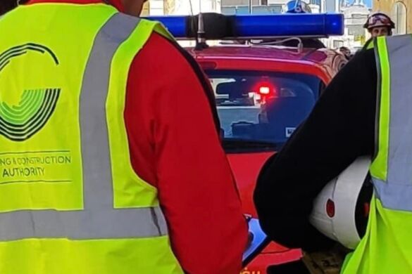AĠĠORNAT: Titniżżel il-kabina ta' towercrane f'sit ta' kostruzzjoni f ...