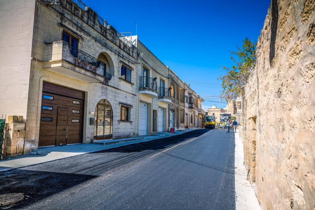 Jitlestew il-11 u t-12-il triq minn 100 triq residenzjali ġdida ...