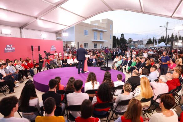 Il-korpi kostitwiti jifirħu lill-Prim Ministru għar-rebħa elettorali ...