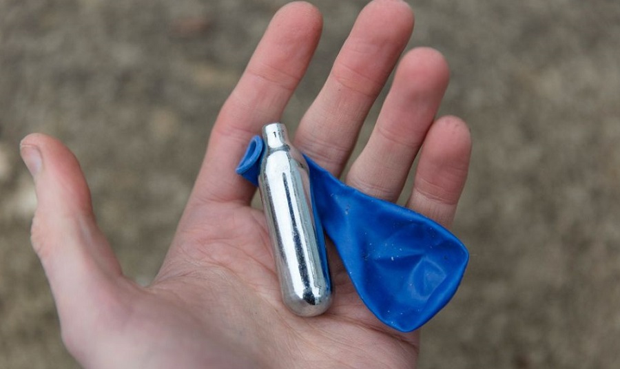 €250 multa wara li nqabad juża l-laughing gas f'Paceville - TVMnews.mt