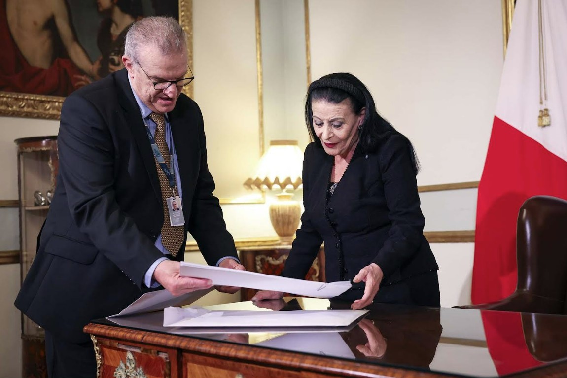 Il-Kummissjonarju Elettorali jippreżenta r-riżultat uffiċjali tal ...